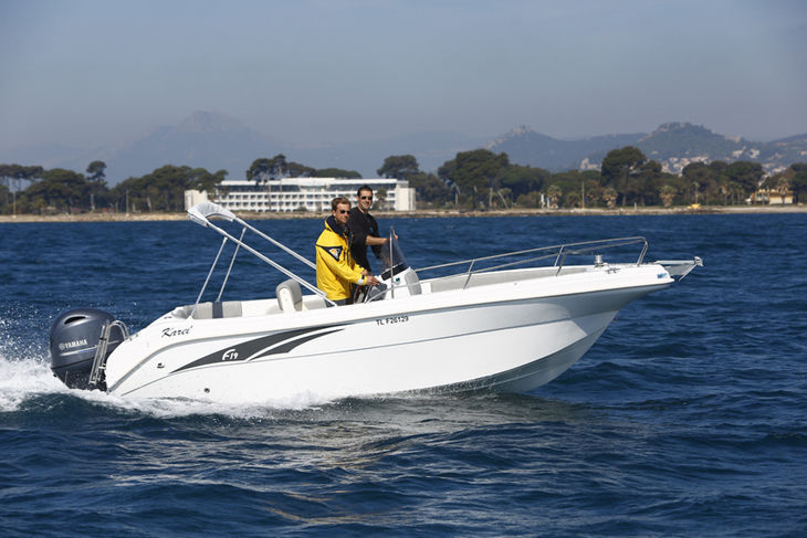 Outboard center console boat - F19 - Karel Boats - 7-person max. / sundeck