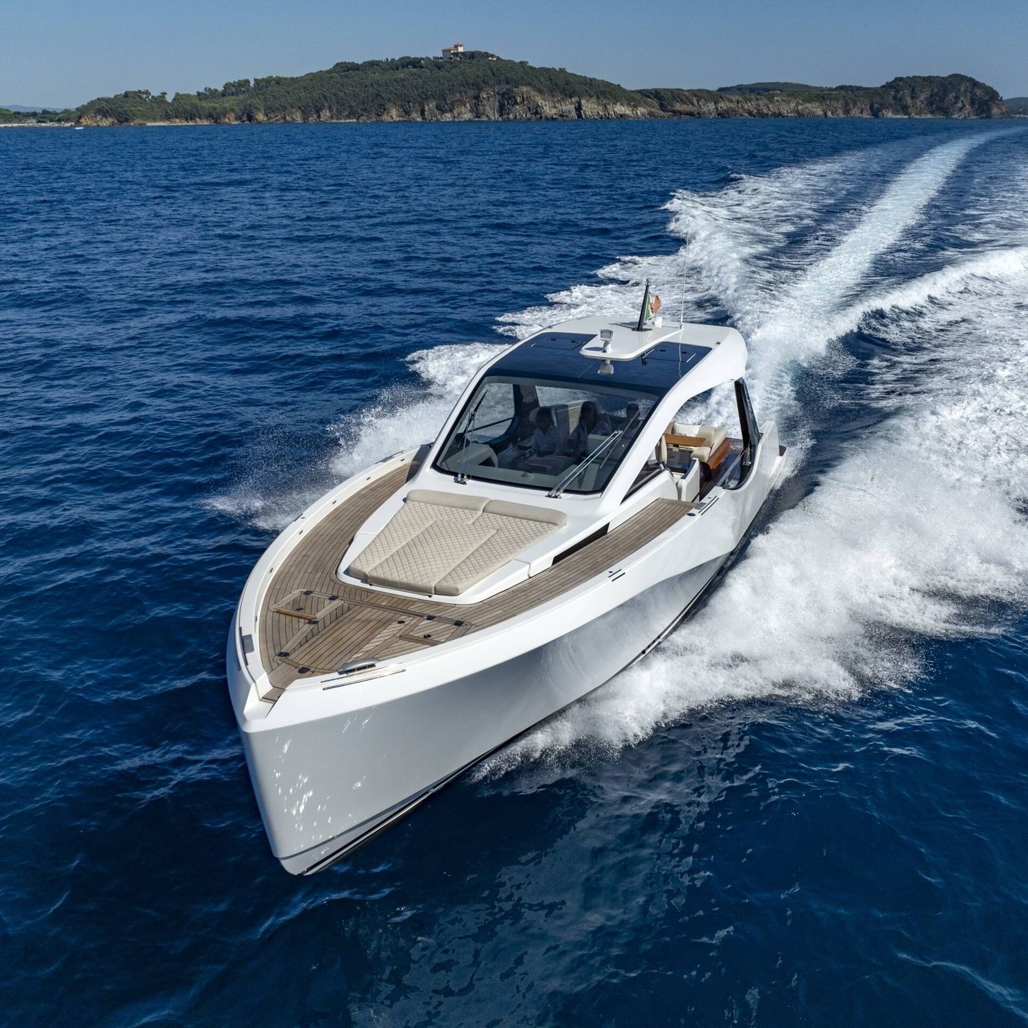 Inboard cabin cruiser - 43 veloce - Italia Yachts - outboard / twin ...
