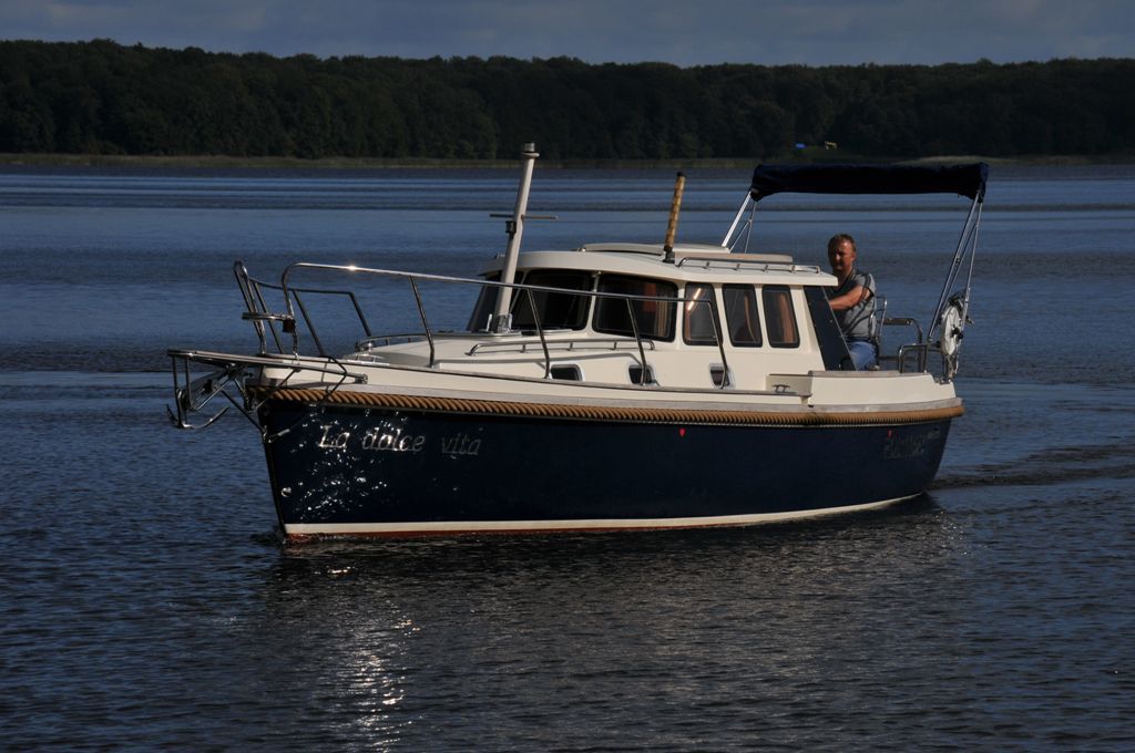 Inboard cabin cruiser - 800M - HABER YACHTS Sp. z o.o. - 4-berth