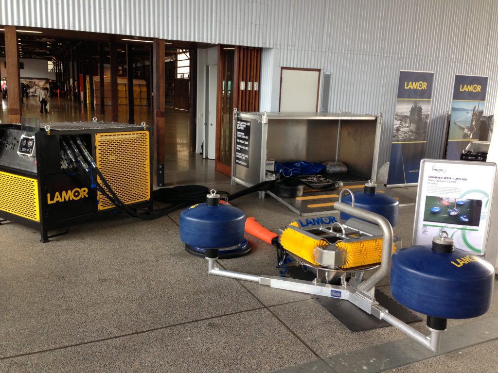 Weir oil skimmer - LBA-Q-series - LAMOR - multi-brush / circular