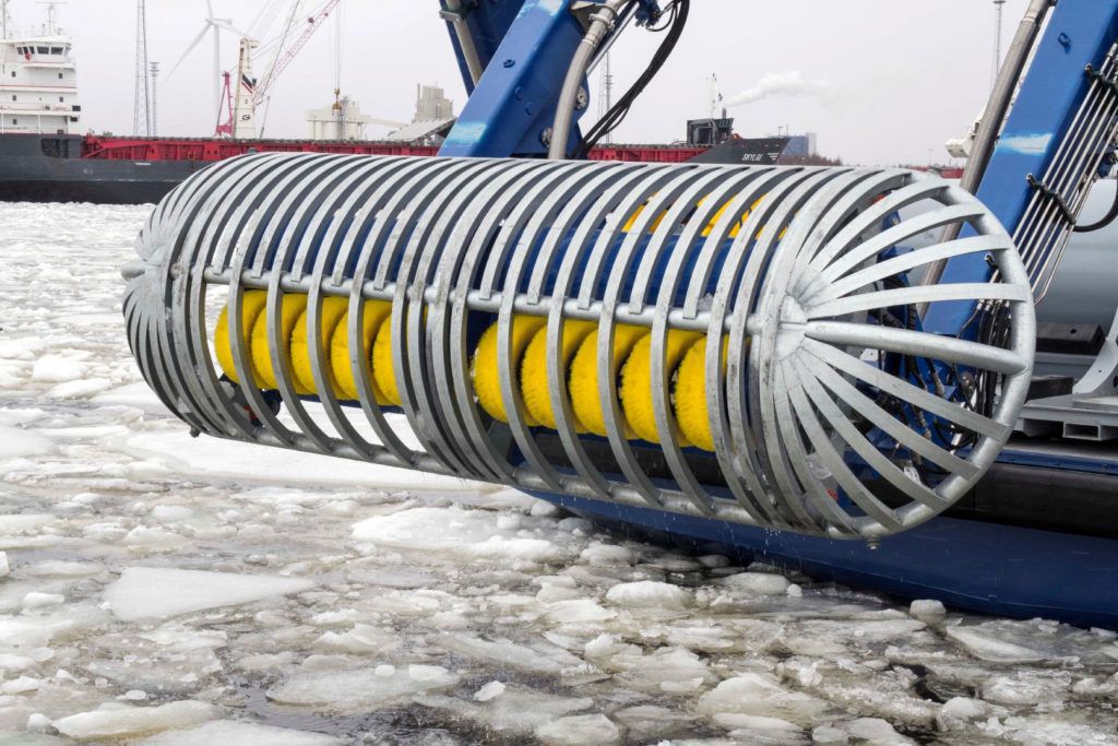 Brush oil skimmer - Sternmax 28 - LAMOR - with sweeping arm / for ships