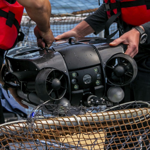 Intervention underwater ROV - REVOLUTION - Deep Trekker - observation ...