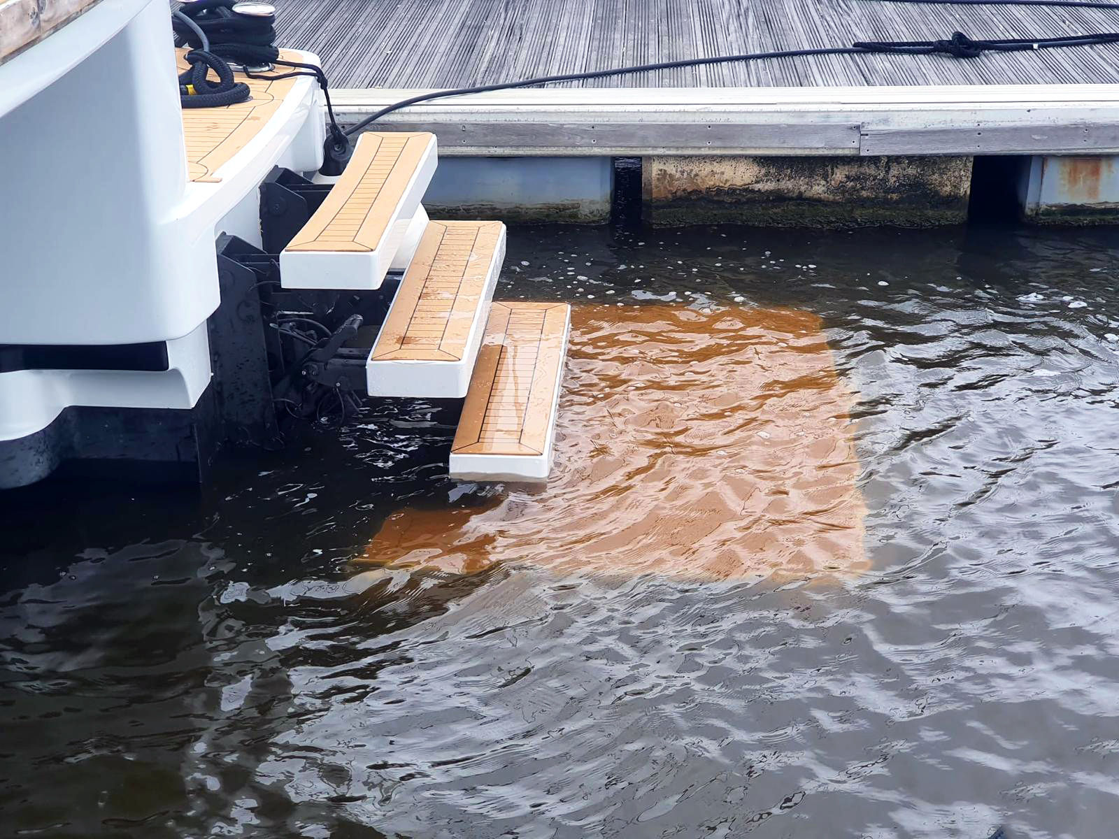 Stern platform yacht stairs - Aquastairs™ - Davco