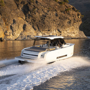 Inboard express cruiser - D36 - De Antonio Yachts - twin-engine / open ...