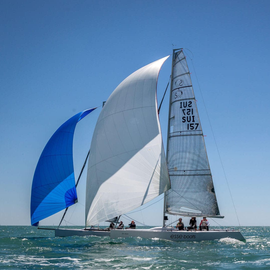 Day-sailer sailboat - 850 - Esse Boats - sport keelboat / 1-cabin / carbon