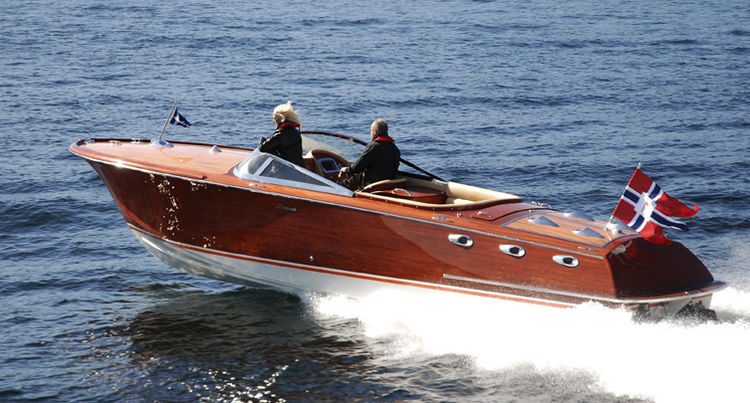 Classic runabout - 28 - Dolvik - inboard / dual-console / open
