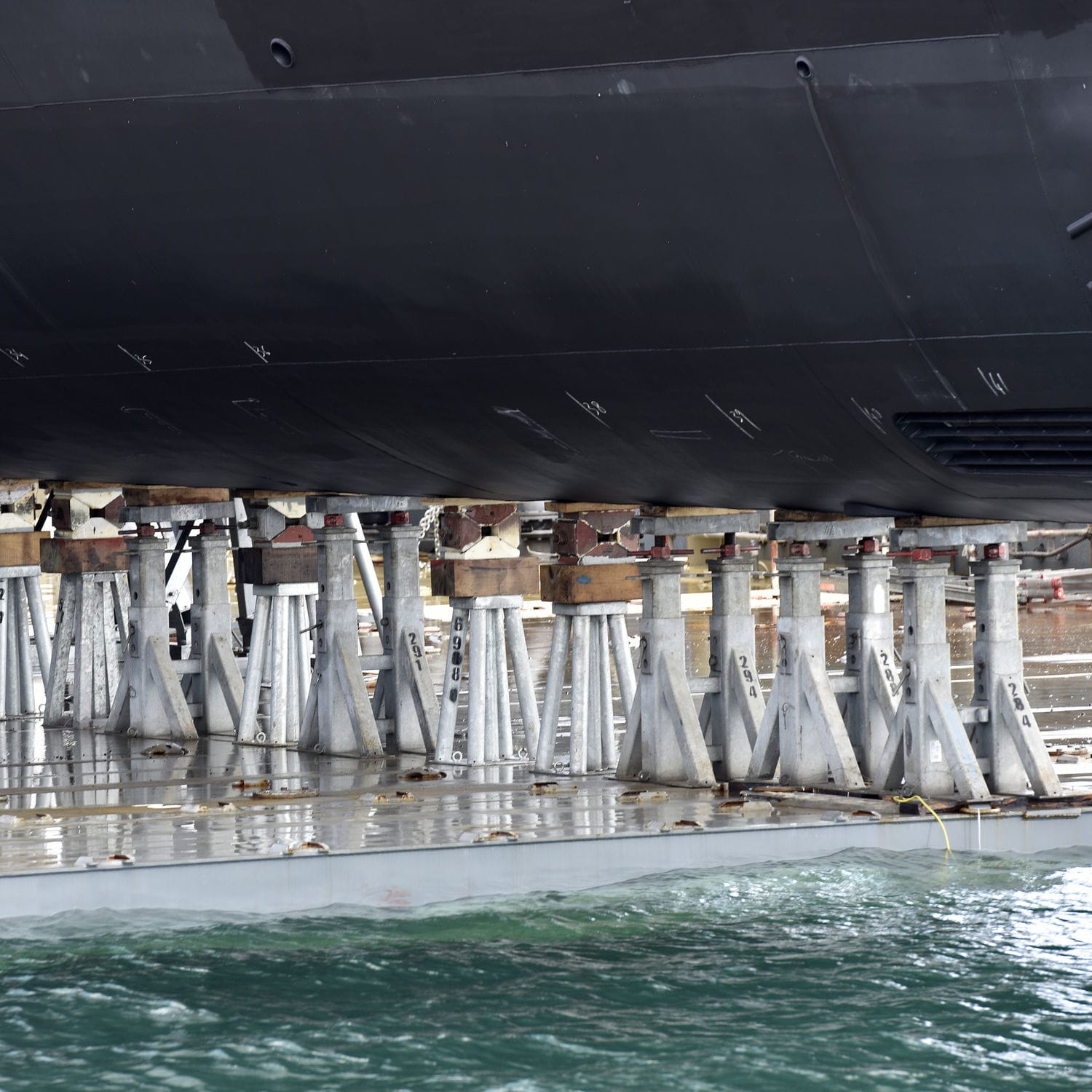 Motor boat boat stand - TAR2T100 h. 10/15 - Naval Tecno Sud ...