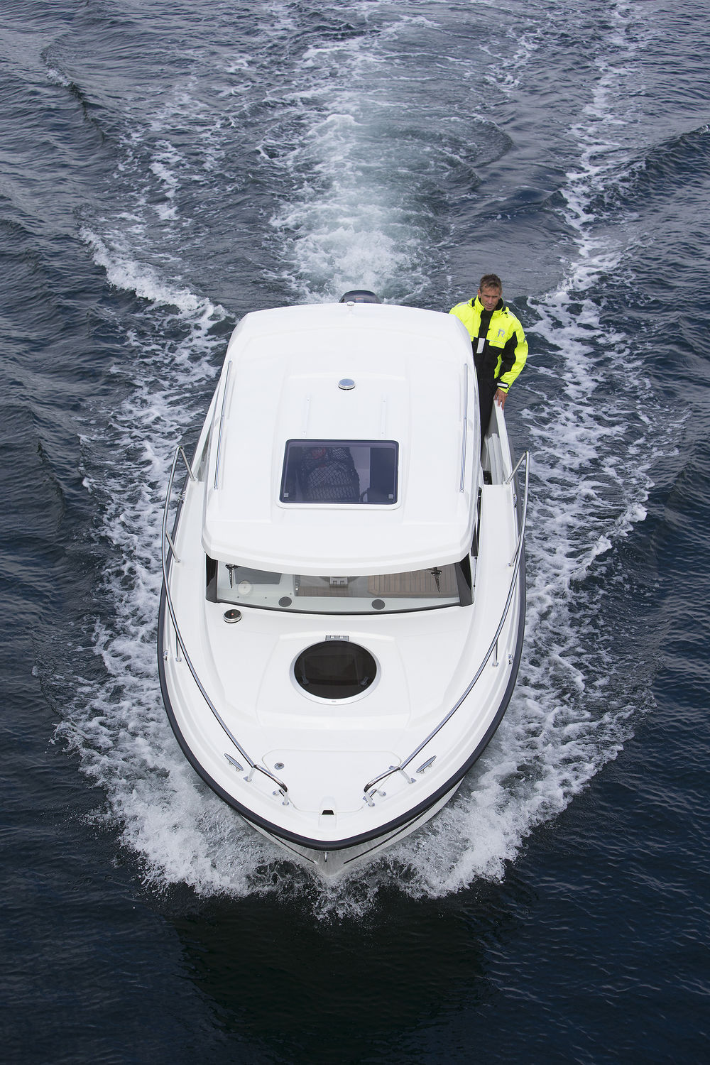 Outboard cabin cruiser - 770 Weekend - Parker Poland - wheelhouse ...