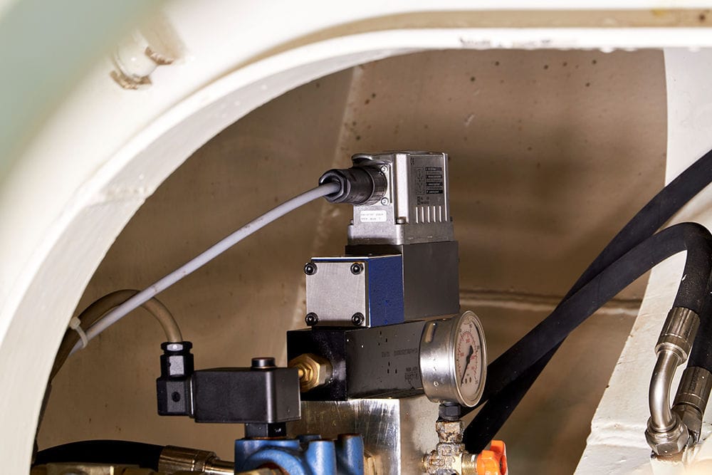 Electronic yacht stabilizer control system - Universal® - DMS Holland