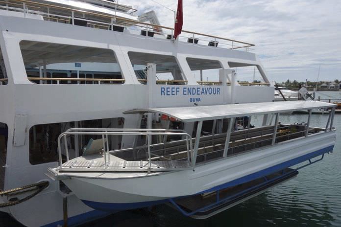 Glass-bottom professional boat - English Engineering - inboard