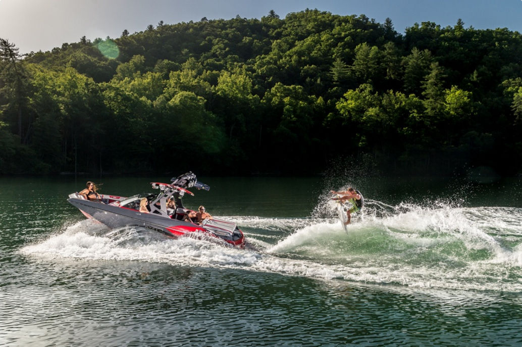 Inboard deck boat - A20 - Axis Wake Research - wakeboard / wakesurf