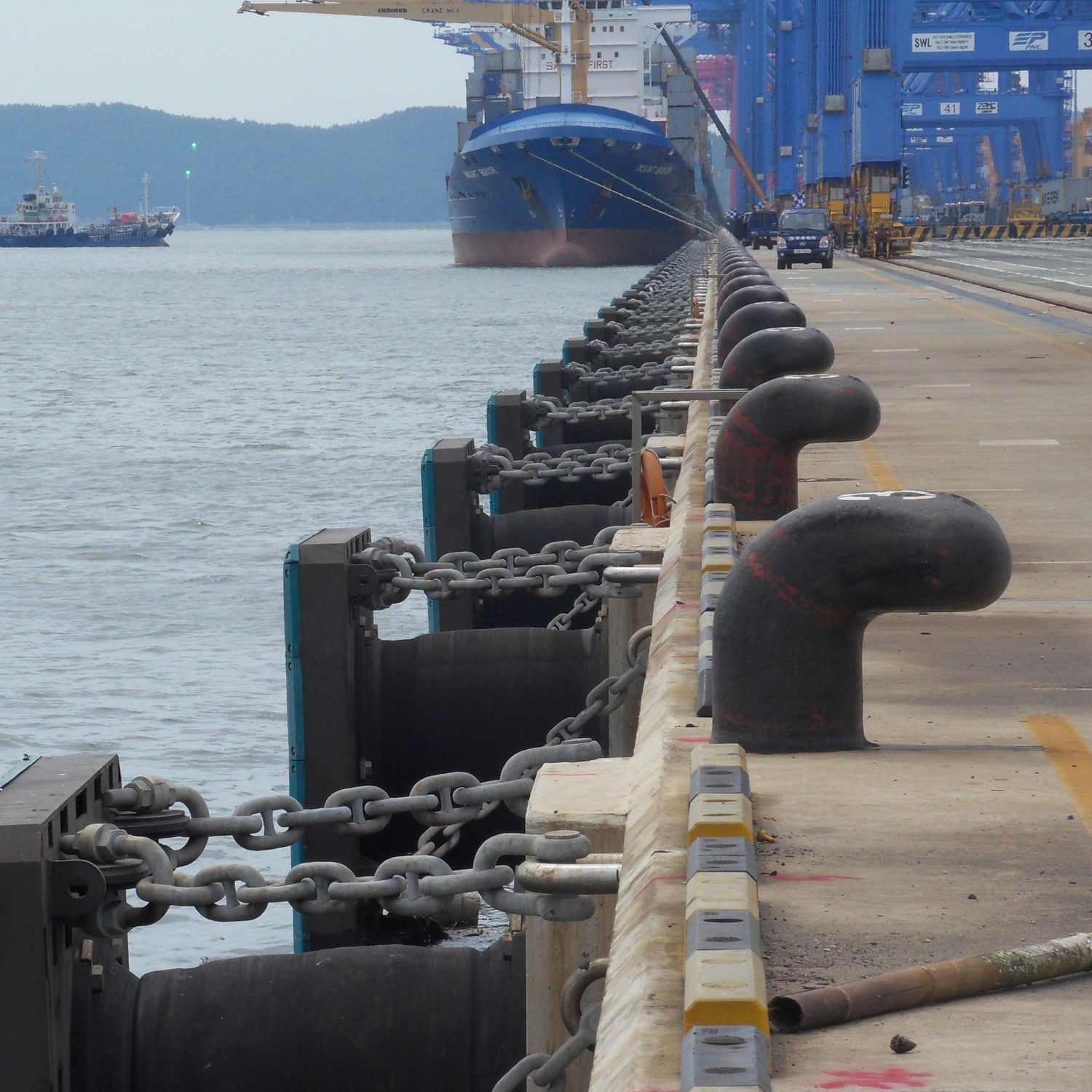 Harbor fender - YCL Series - YMI Corporation - for terminals / pier ...