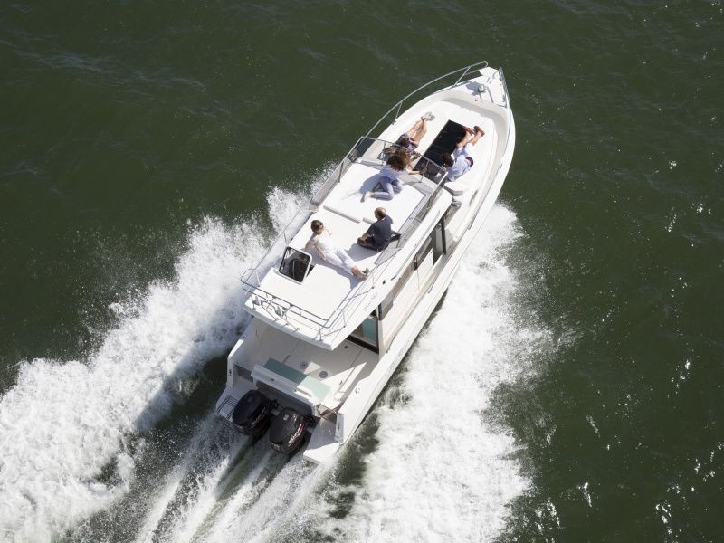 Outboard cabin cruiser - 860 Blue Sky Fly Bridge - San Remo Boats ...
