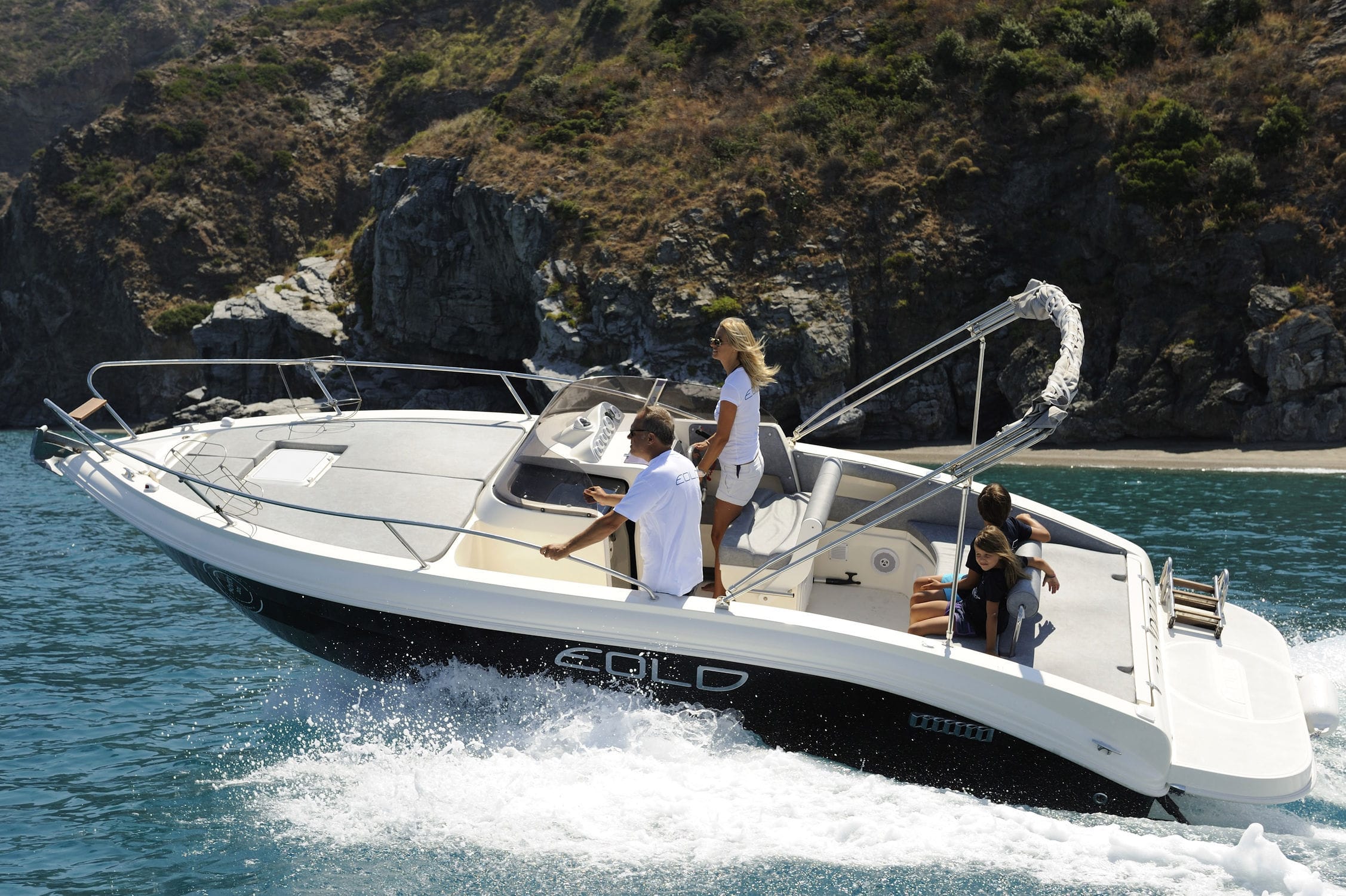 Outboard cabin cruiser - 730 day - Eolo - open / dual-console / 8 ...