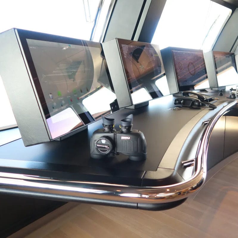 Yacht integrated bridge system - RH Marine B.V.