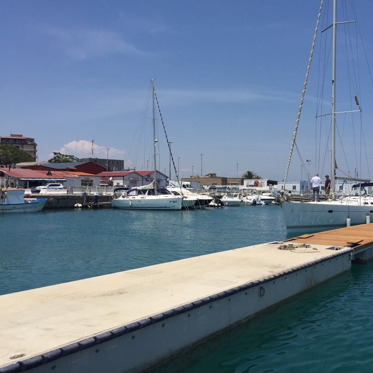 Floating breakwater - MOLO FRANGIONDE - Nuova Metalmeccanica srl ...