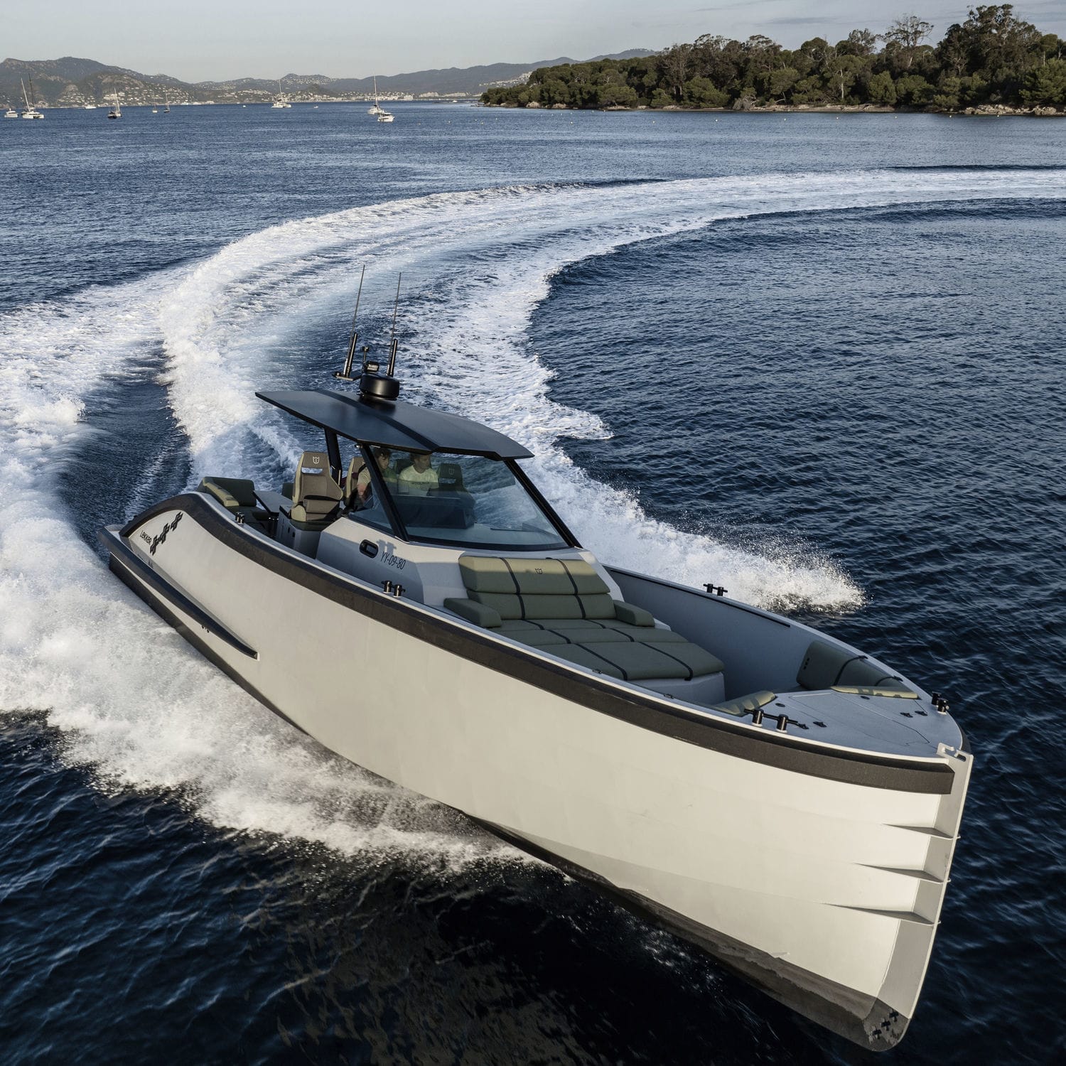 Inboard express cruiser - 44 - Lekker Boats - twin-engine / open ...