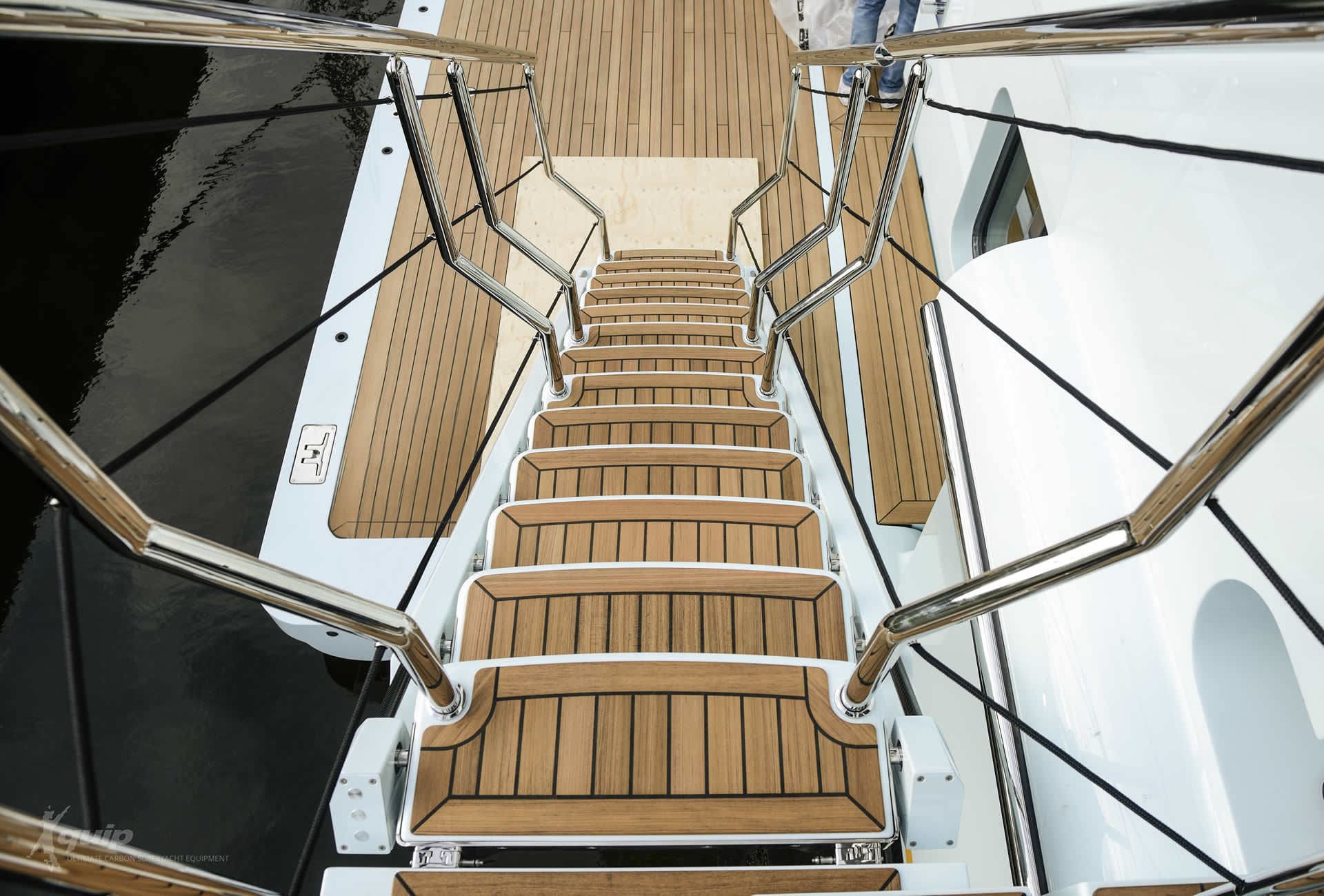 Self-leveling ladder - Self leveling stairs - X-Quip - for yacht ...