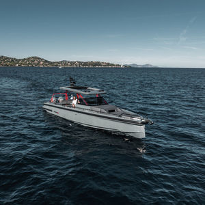 Outboard express cruiser - Shadow 900 XC Cross Stealth Green - Brabus ...