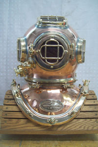 Professional diving helmet - 29134N - DESCO Corporation