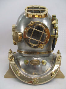 Professional diving helmet - 29400 - DESCO Corporation