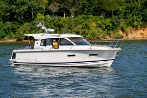 Inboard express cruiser - 495 - Nimbus - twin-engine / flybridge / classic