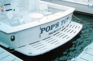 Swim platform - 33′ Bertram - Beachcomber Fiberglass Technology - fixed ...