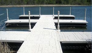 Modular dock - Vers-A-Dock - Hewitt Boats Lifts and Docks - mooring ...