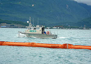 Pollution control boom - PERMAFENCE - Elastec - rigid-float / river