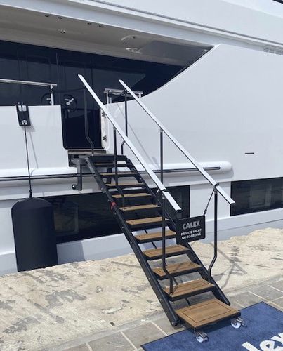 Yacht ladder - E2.3 - CARBON EQUIPMENT ltd - rotating / boarding ...