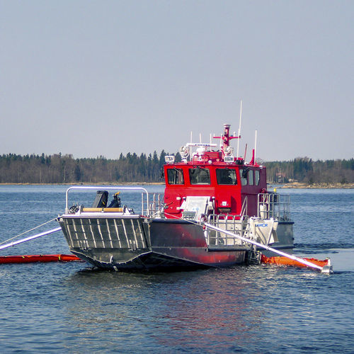 Oil spill recovery boat - 1860 OSR - Kewatec - inboard waterjet ...