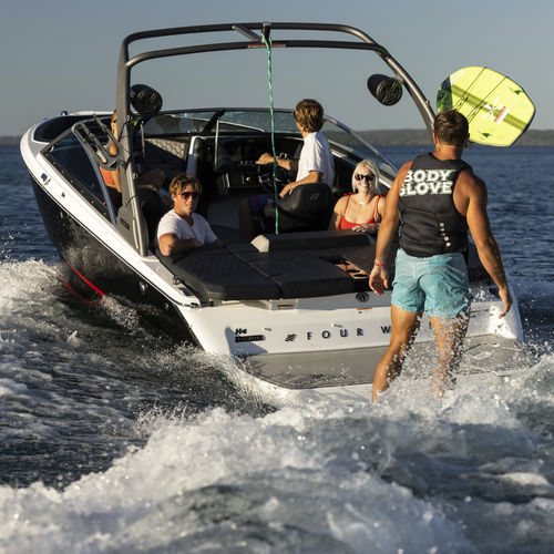 Inboard deck boat - H4 SURF - Four Winns - dual-console / open / bowrider