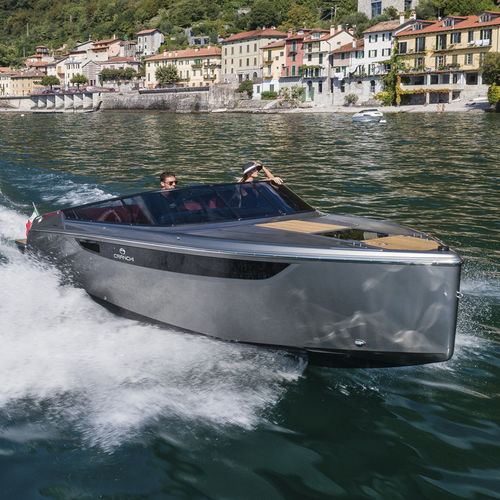 Inboard runabout - E26 - Cranchi - dual-console / classic / 12-person max.