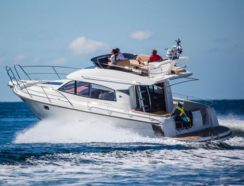 Inboard express cruiser - 405 - Nimbus - twin-engine / flybridge / cruising