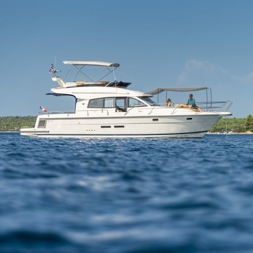 Inboard express cruiser - 405 - Nimbus - twin-engine / flybridge / cruising