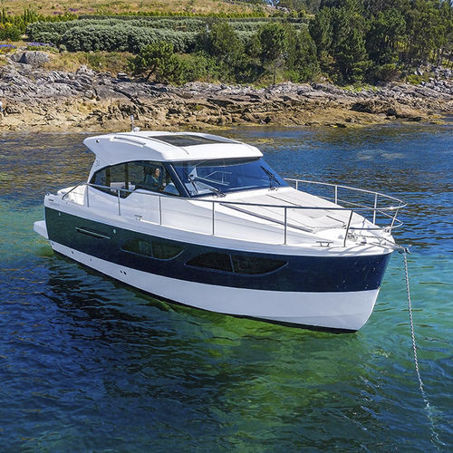 Inboard cabin cruiser - Spirit 31′ - Rodman - twin-engine / hard-top / sea