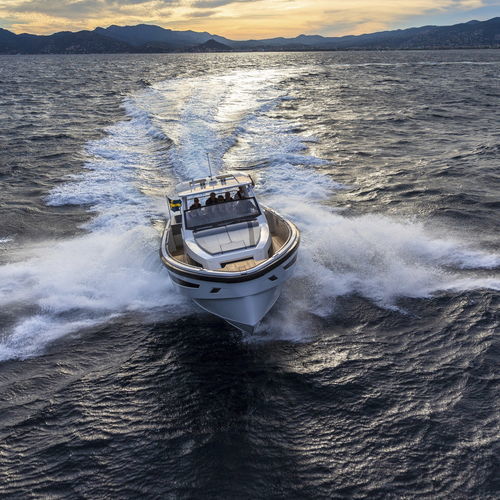 Outboard express cruiser - SR44SX - Windy - triple-engine / open ...