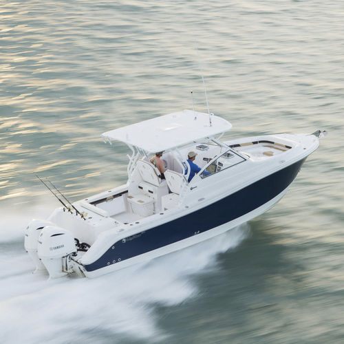 Outboard walkaround - 280 CX - EdgeWater Power Boats - twin-engine ...