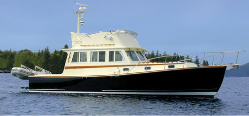 Inboard express cruiser - 36 - Ellis Boat - diesel / flybridge / downeast