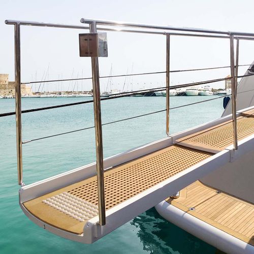 Boat gangway - PI 890 - Besenzoni SpA - for yachts / telescopic / rotating