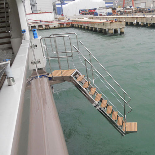 Boat ladder - SI 405 G - Besenzoni SpA - lateral / rotating / side boarding