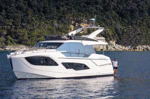 Inboard express cruiser - 47 FLY - Absolute Yachts - twin-engine ...