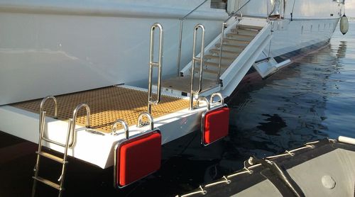 Lifting platform - Cramm Yachting Systems BV - boarding / for yachts ...