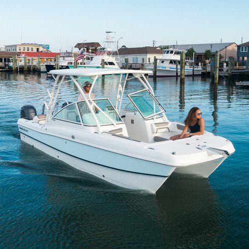 Outboard center console boat - 230DC - World Cat - twin-engine / dual ...