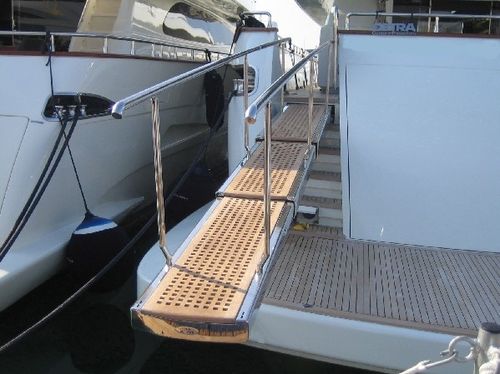 Boat gangway - GEMINI SPECIAL - Pin-craft - telescopic / hydraulic ...