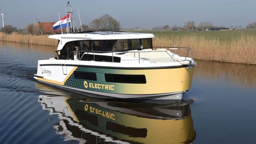 Diesel express cruiser - 11 - DELPHIA Yachts - electric / inboard ...