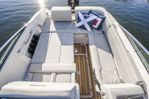 Outboard cabin cruiser - 700 DC - Flipper - open / dual-console / 7 ...