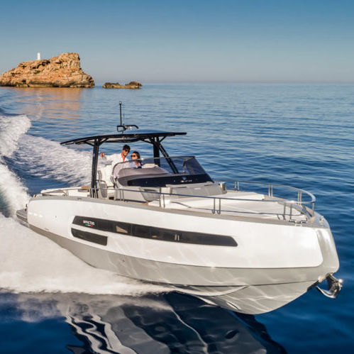 Inboard walkaround - GT 370 - Invictus Yacht - twin-engine / center ...