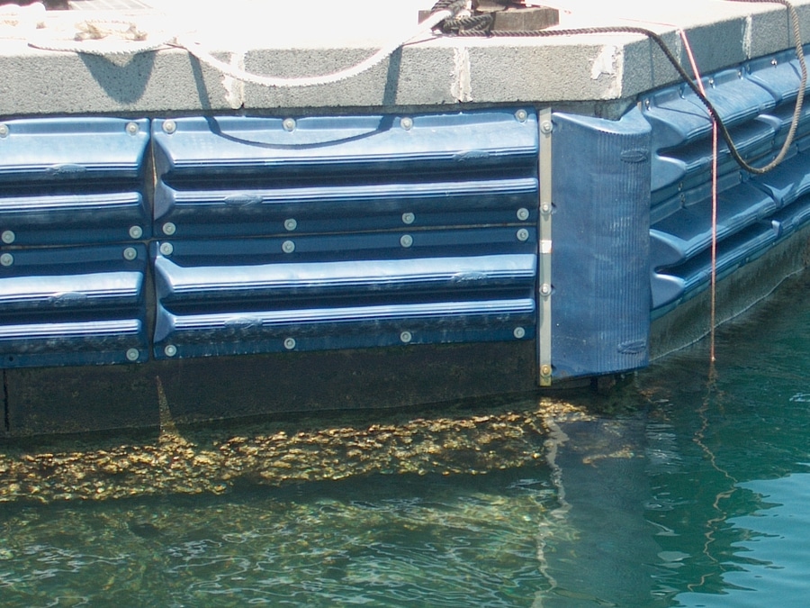 ANGOLO – Corner dock fender - Via del Commercio, 6, 60021 Direttissima ...