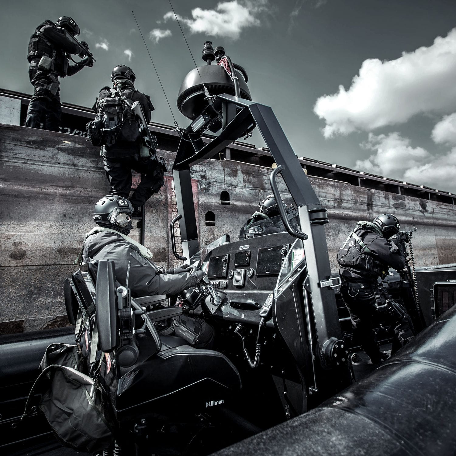 セントラルステアリングコンソール - Aero Console mk2 - ULLMAN DYNAMICS - 2人用